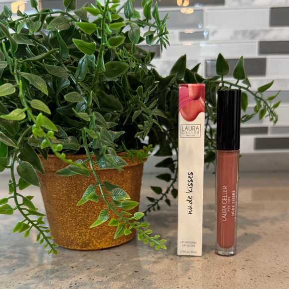 Laura Geller | Makeup | Laura Geller Tan Lines Lip Hugging Lip Gloss ...